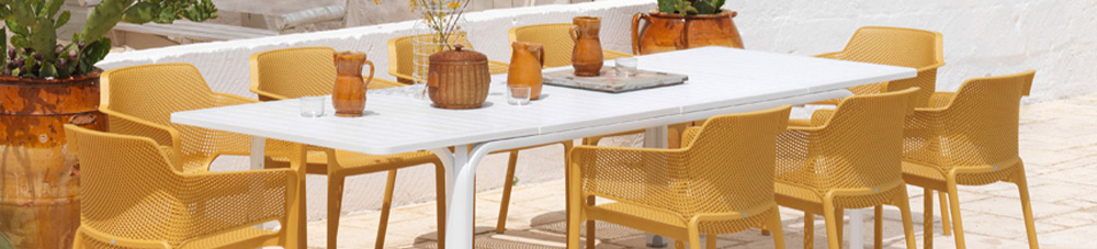 Creating a Unique Outdoor Dining Experience with Colourful Furniture ...